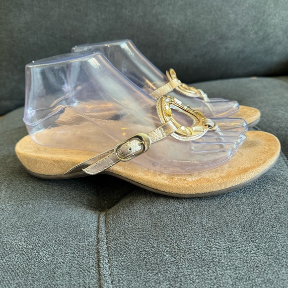 Vionic | Shoes | Vionic Ricci Gold Orthaheel Rest Sandal Flip Flops ...